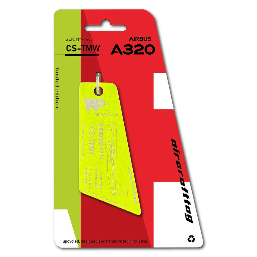 Aircrafttag CS-TMW - LG Keychain made of: Airbus 320 TAP Air Port