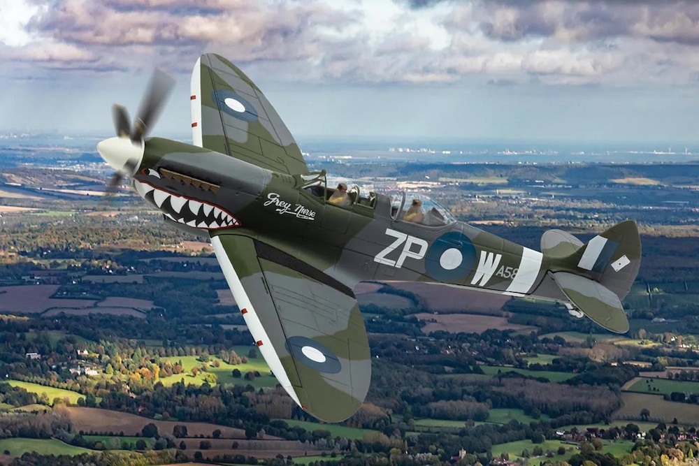 Corgi AA29201 Spitfire T.9 TE308 'Grey Nurse', Biggin H