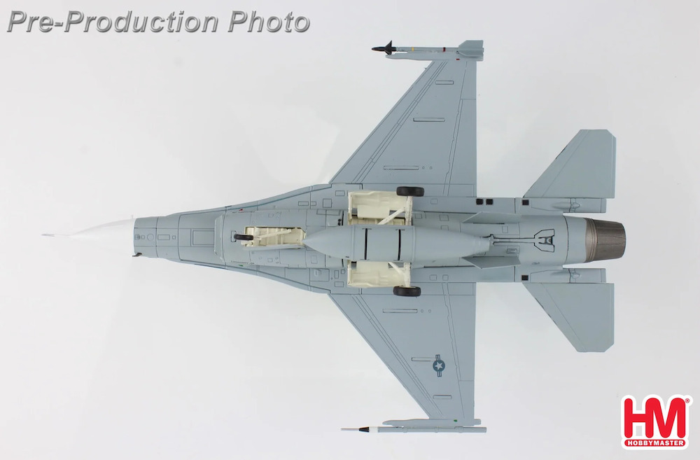 Hobbymaster HA38017 F16B Fighting Falcon "Top Gun" 9204