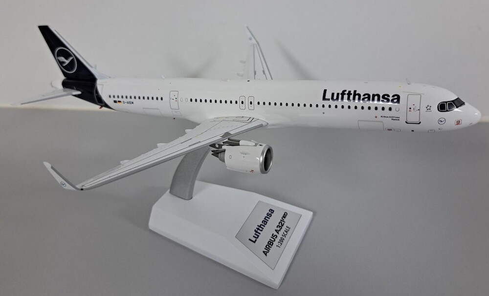 J Fox Models JF-A321-037 Airbus A321-271NX Lufthansa D-AIEM glued