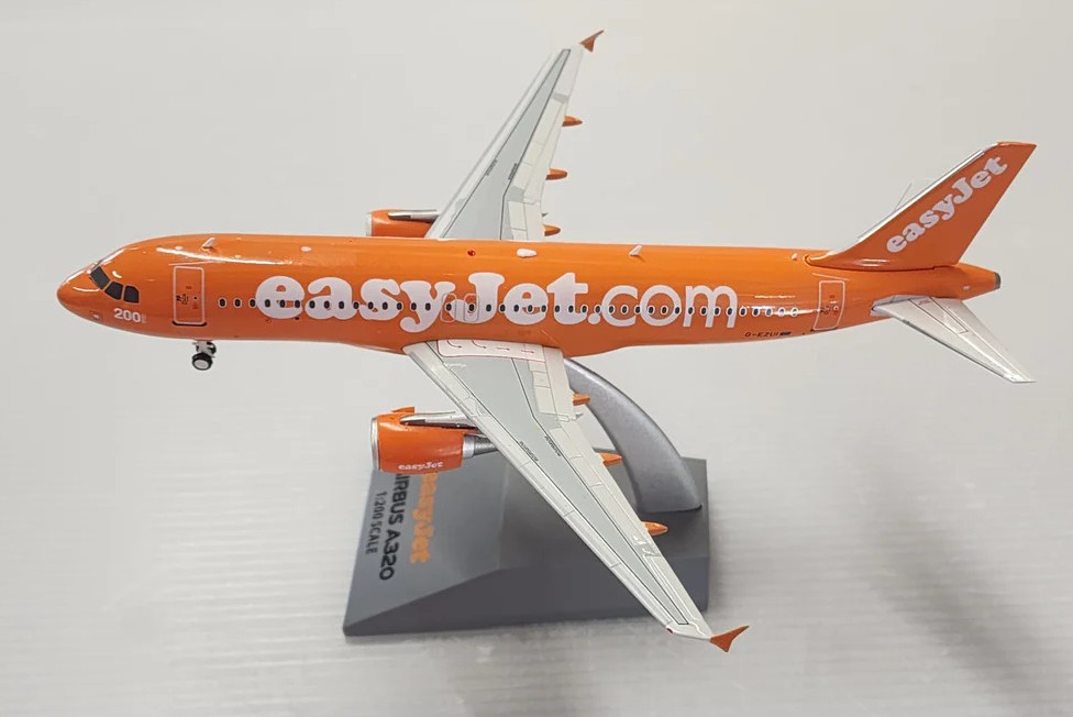 Blue Box Models 320EZUI Airbus A320-200 EasyJet "Reverse Sch