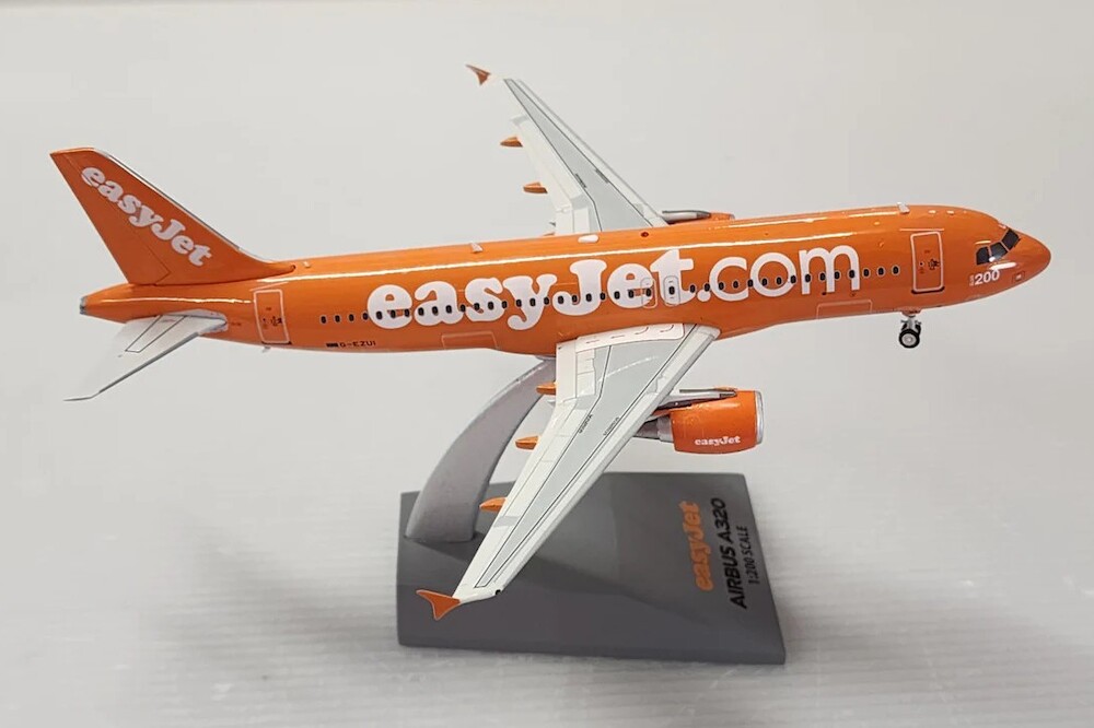 Blue Box Models 320EZUI Airbus A320-200 EasyJet "Reverse Sch
