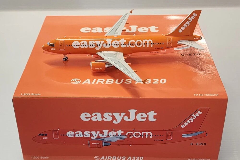 Blue Box Models 320EZUI Airbus A320-200 EasyJet "Reverse Sch