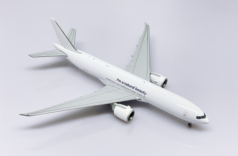 JC Wings XX40031 Boeing 777-200LRF Lufthansa Cargo"Natural B