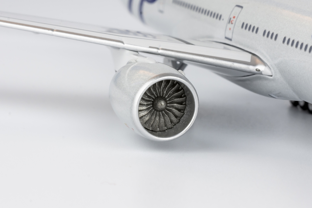 NG Models 73021 Boeing 777-300ER Garuda Indonesia Skyteam PK-GII