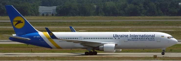 Phoenix-models 11834 Boeing 767-300ER Ukraine International UR-GE