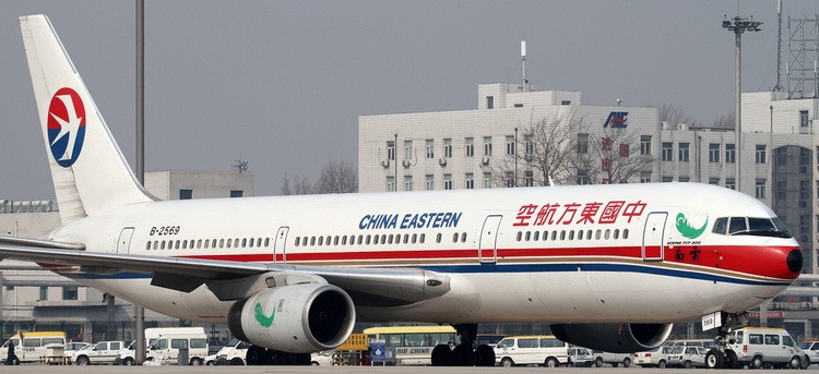Phoenix-models 11960 Boeing 767-300ER China Eastern / Yunnan airl