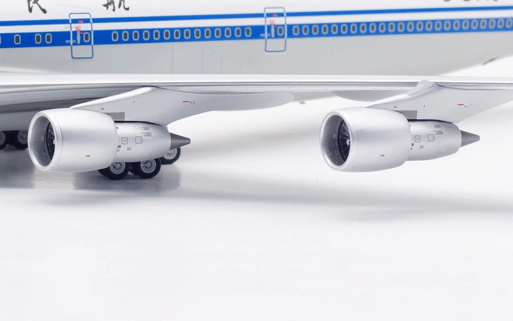 SQ Wings L2082 Boeing 747-200M CAAC B-2440